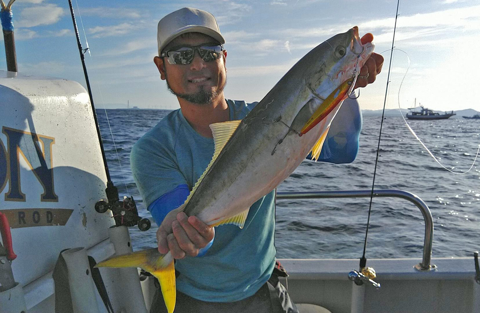 伊勢湾ジギングでブリ降臨！ジグを飛ばしてからのフォールでヒット！秋の釣りは気持ちいい！in LEON – Hapyson